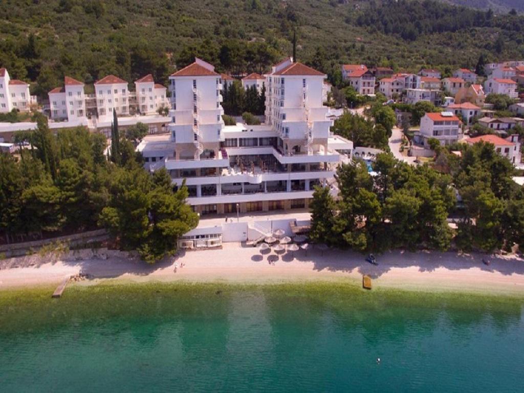 HOTEL LABINECA | Gradac | Centrotours Ljeto!
